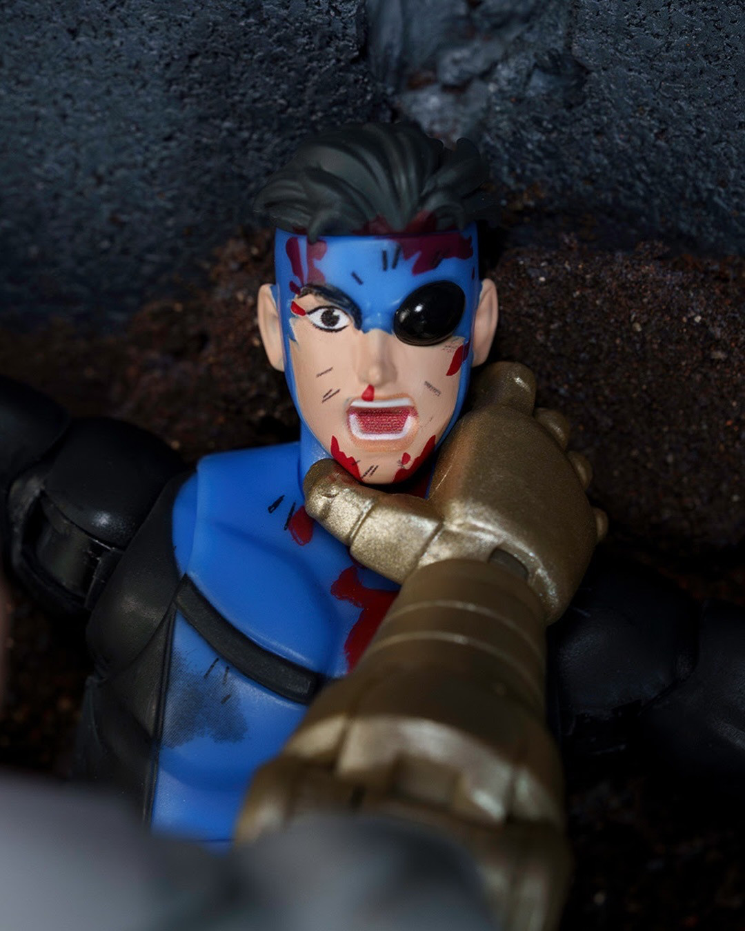 Jada Toys Amazon Original Invincible Invincible (Battle Damage) 1/12 ...